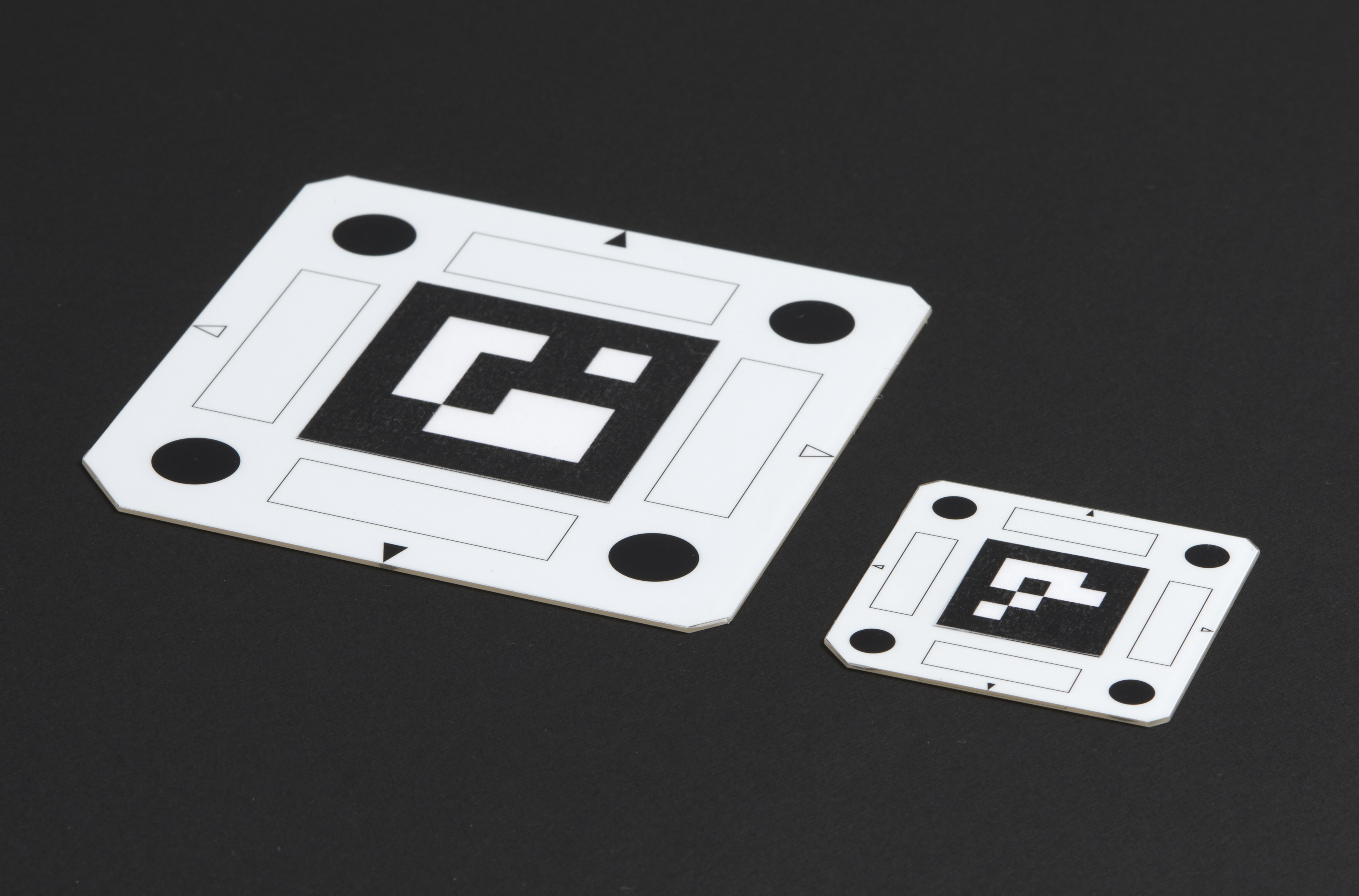 スマートファクトリー向け物流業務を自動化する高精度位置検出マーク「DXマーカ」を開発 | ニュース | DNP 大日本印刷